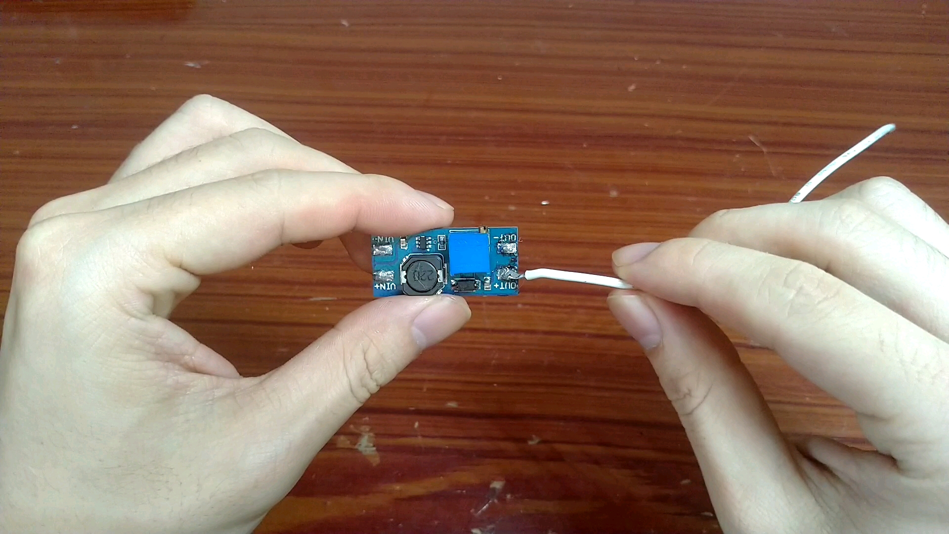 网上几块钱买的小升压模块性能怎么样?我们来具体测试一下。