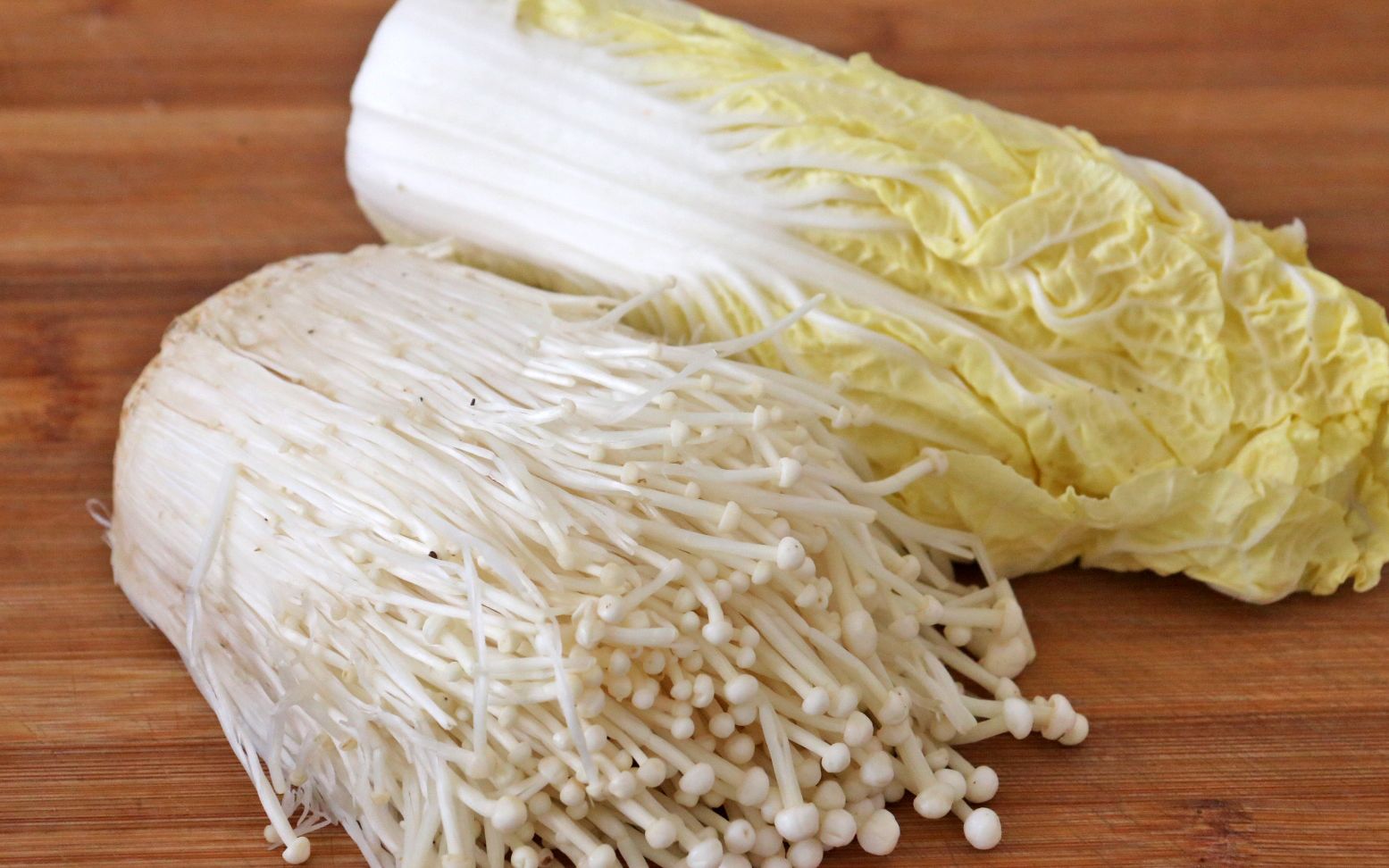 白菜和金针菇一起做,实在太香了,不炒也不炖,出锅比吃肉还下饭