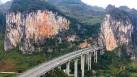 都说贵州高速收费贵 看看这桥梁隧道和画一样的风景 值得