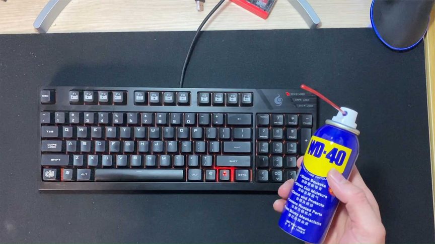 WD40简单修复机械键盘按键失灵,不灵敏,按压无反应。