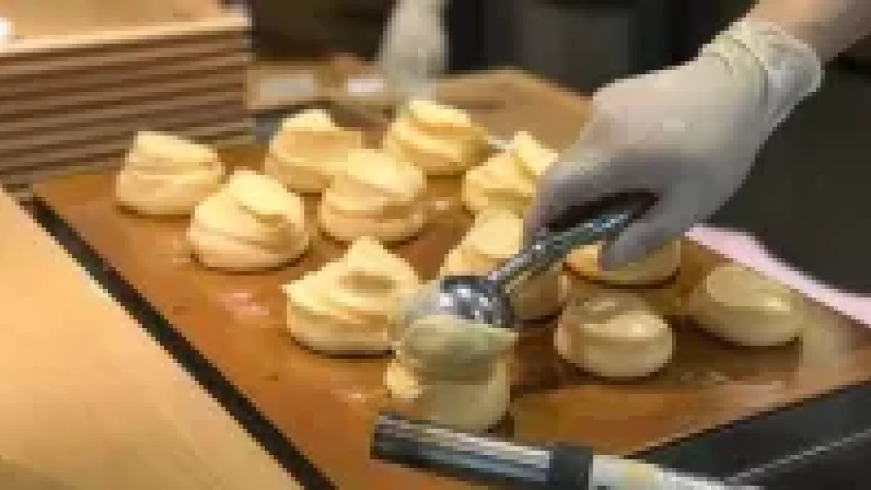 网红甜品舒芙蕾,制作困难依旧大受好评,背后含义却是讽刺他人?