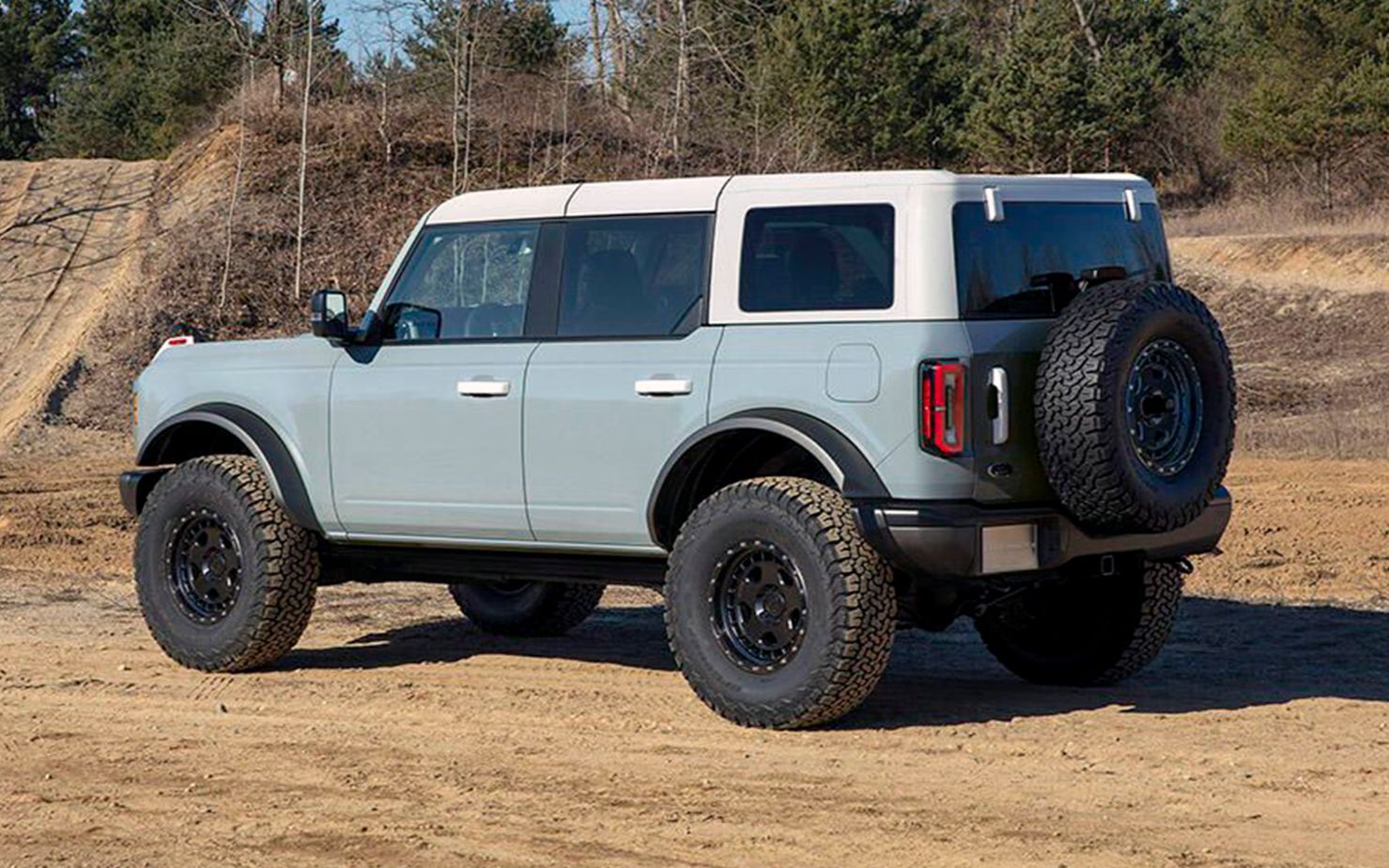 江铃福特“坦克300”明年国产!2.7TV6双涡轮增压,双门四门敞篷全有!