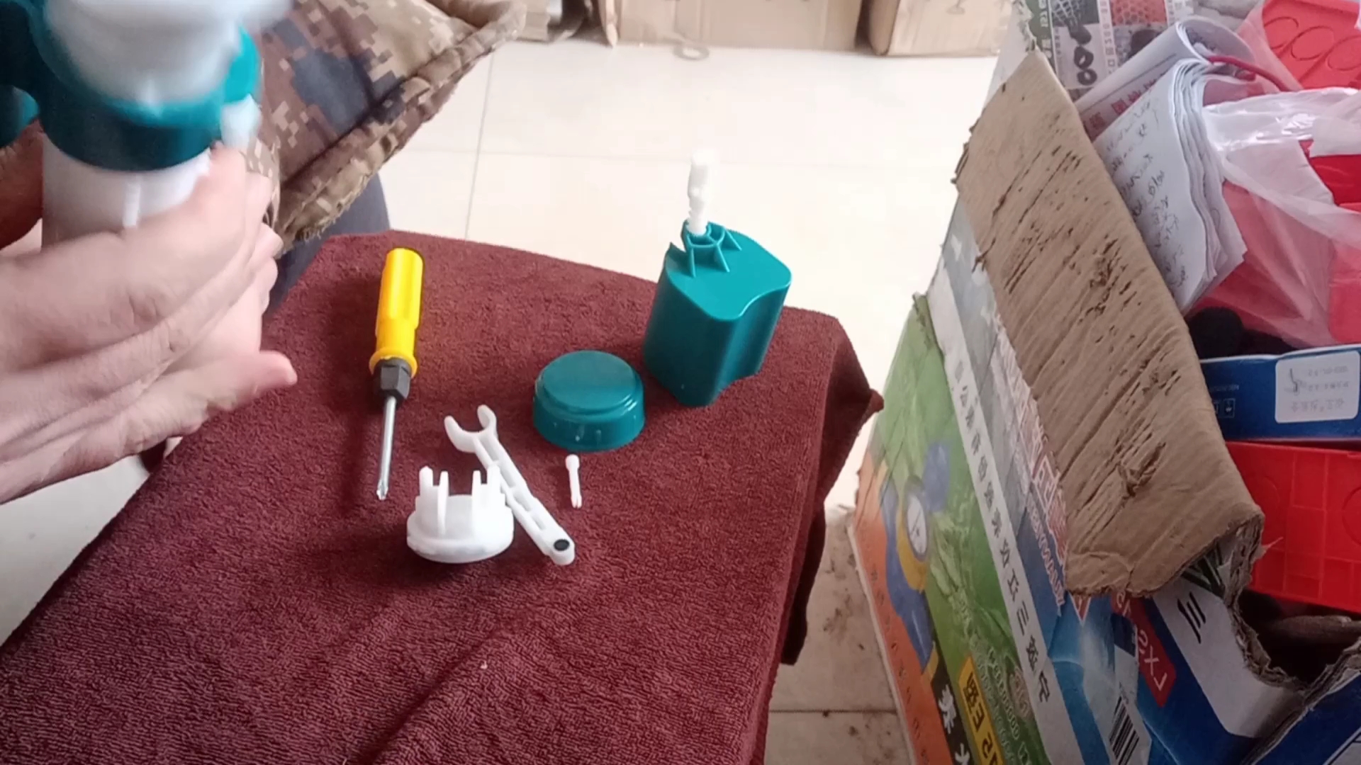 坐便器上水阀拆解