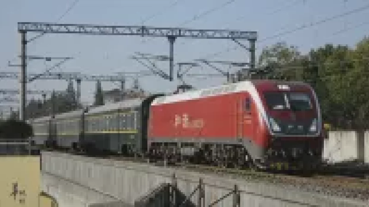 武局南段HXD1D牵引Z258次列车(重庆北-上海南)沪昆线莘庄附近通过(...