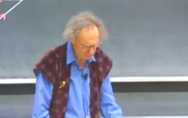 电磁感应的经典演示。条形磁铁穿越导线线圈。耳熟能详,眼见为实。...