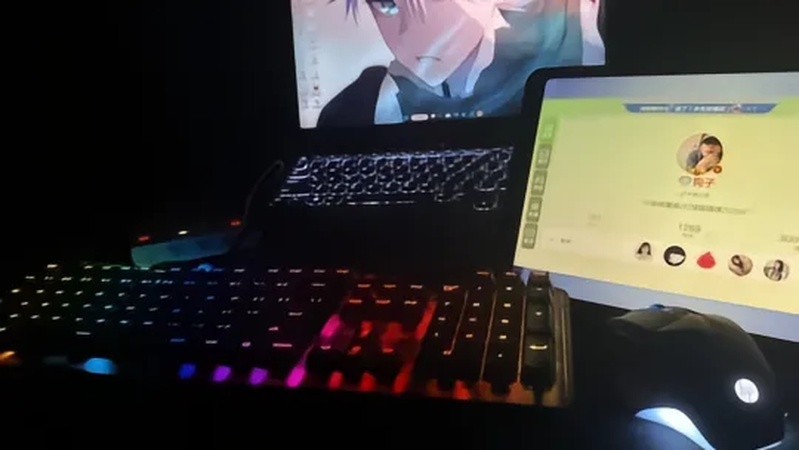 墨痕 你已经向前走了 而我还在翻看着我们以前的照片怀念着从前