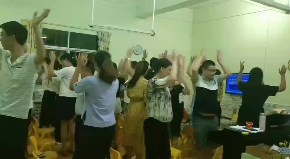 #幼儿园家长会 家长会第二会议[微笑](班级家长会)☞与孩子共同进步☜