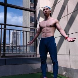 热爱生活的张教 