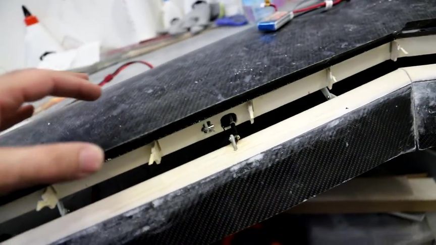 德国网友制作碳纤维A350模型第四集,详细的机翼制作过程。