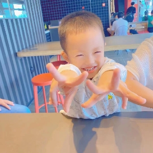 小可爱佑佑 