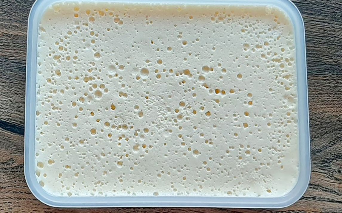 在家制作牛奶冰淇淋,不用奶油,使劲搅就行
