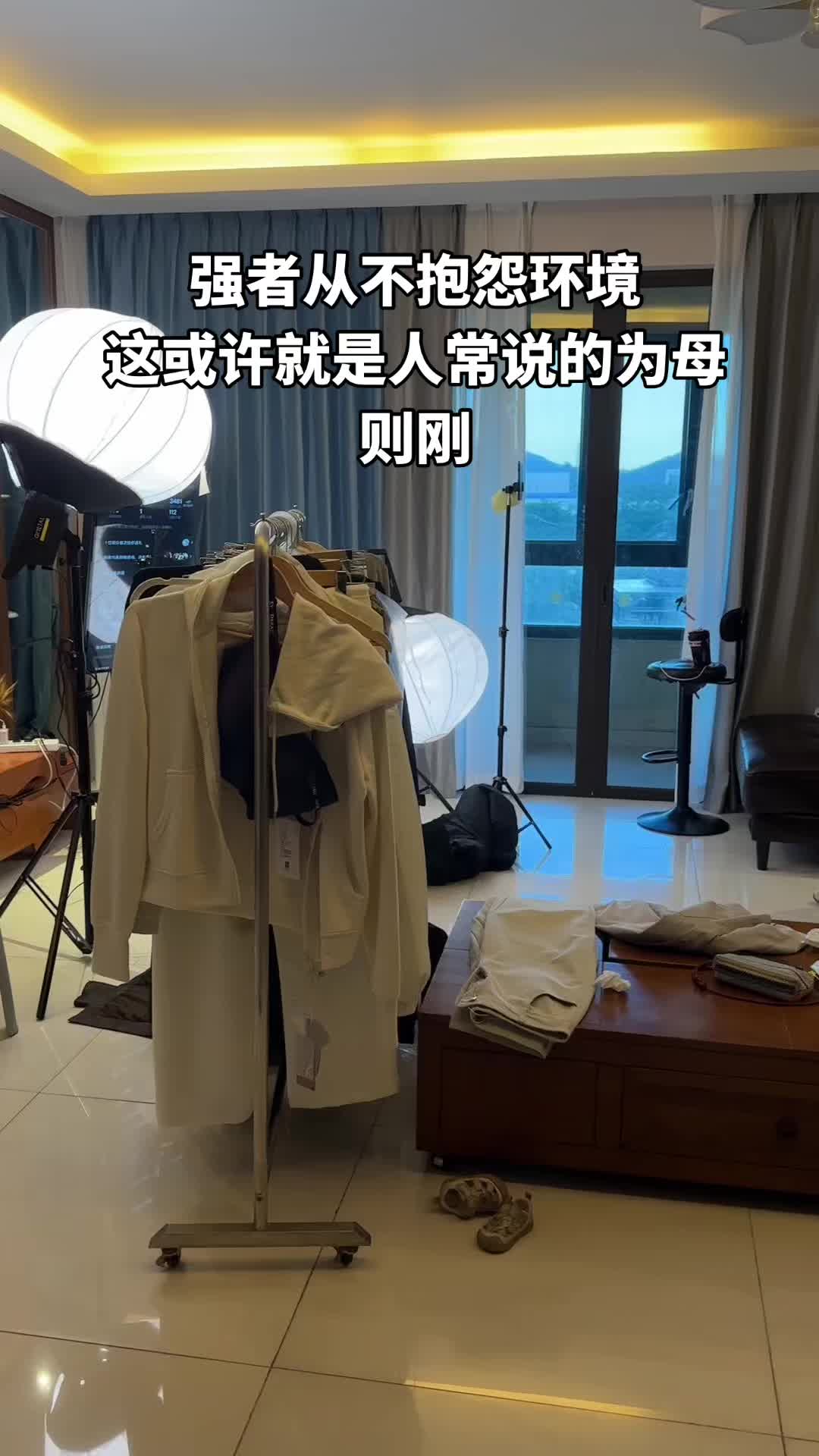 ...你永远都不知道你刷到的直播间下播之后主播和中控都在干什么?一...