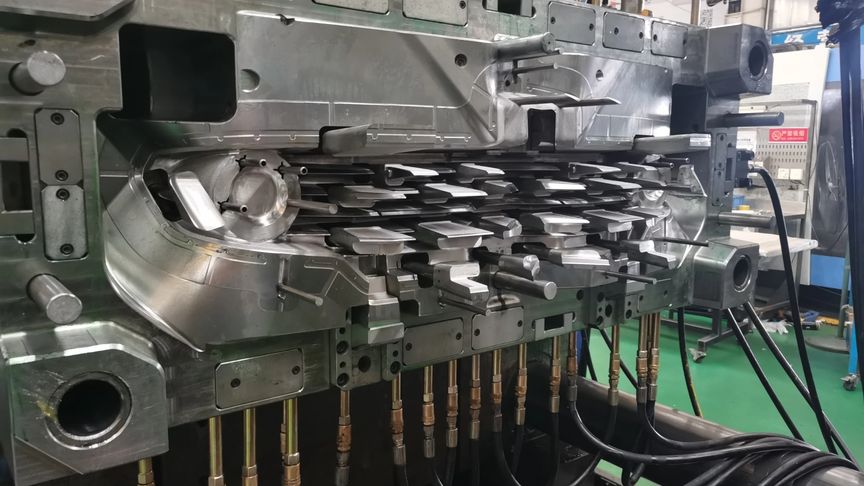 简单介绍一下模具的一个制作和注塑成型,让更多的人了解