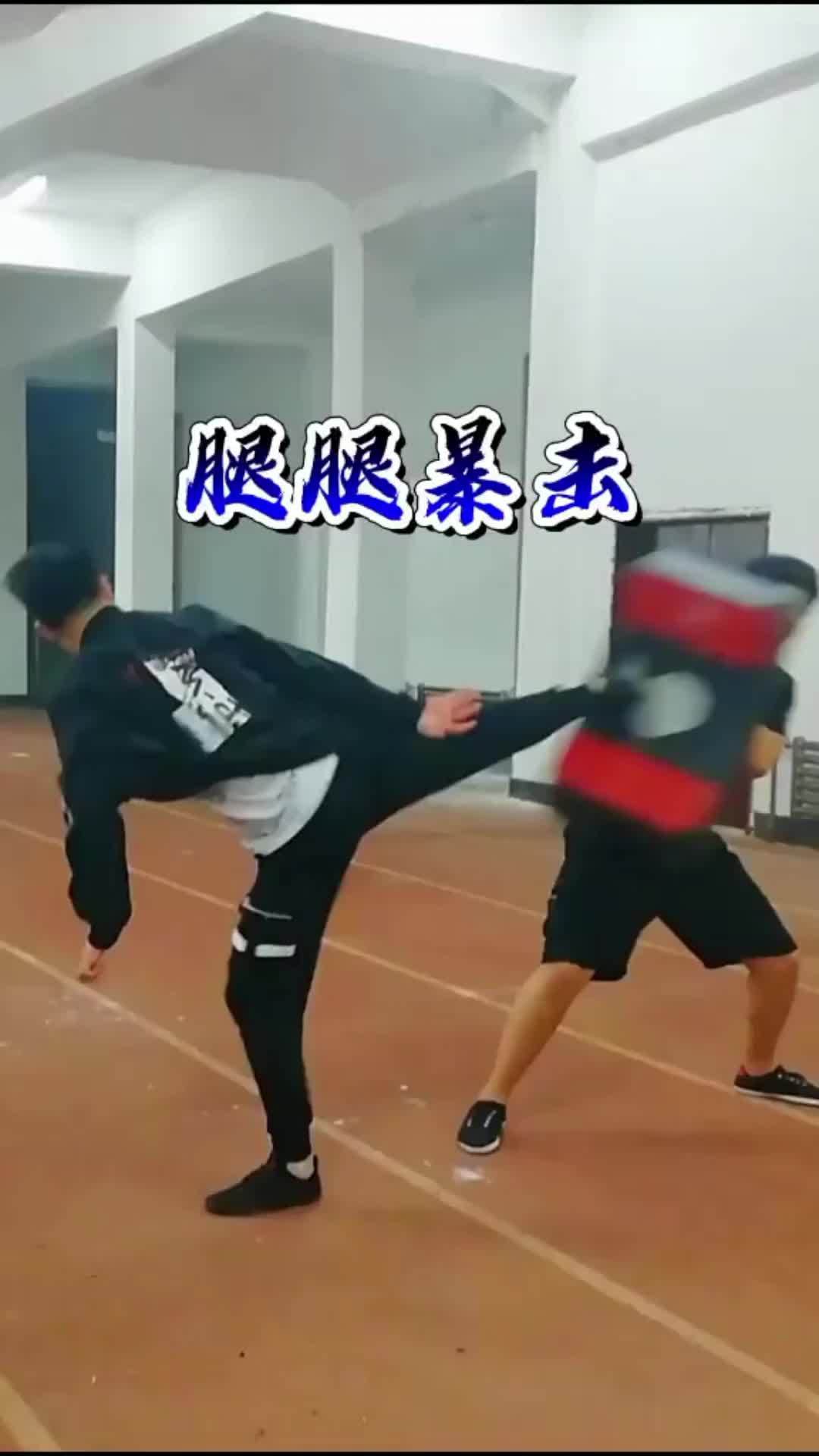 梦到和别人打架。