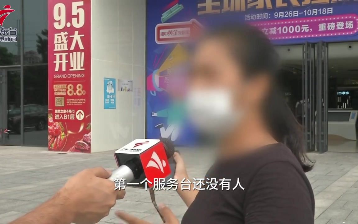 广州一熊孩子拉拽40斤的卡通模型,其母:额头被砸凹了