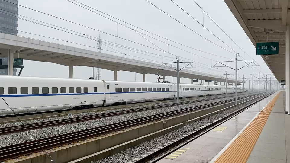 ...张家港站偶遇带鱼小王CRH2A-2002担当的C3852/3次列车(上海-南京)