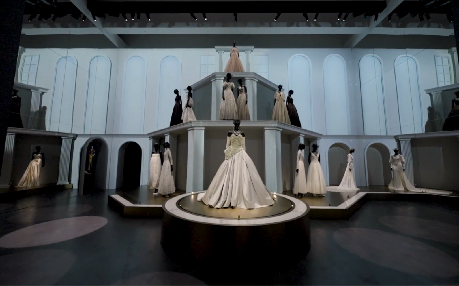 DIOR「克里斯汀·迪奥,梦之设计师」主题展览成都站
