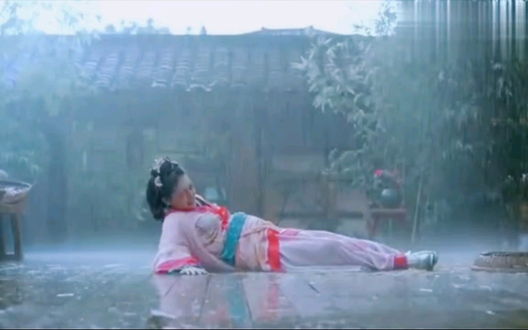 孕妇雨中摔倒,血流满地