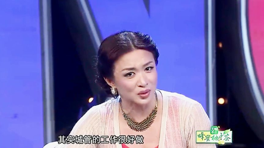 城管一定要暴力执法吗?武汉某地城管开始柔性执法,金星都赞赏!