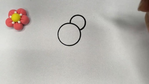 画小鸡简笔画时,如何用简单的线条展现可爱与生动?