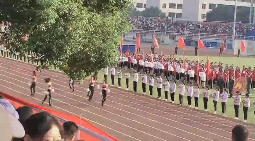 运动会啦啦队舞蹈中的王者(滑稽)