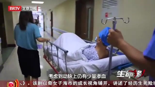 因患者病情的特殊性,多科室医生进行手术,气管插管.