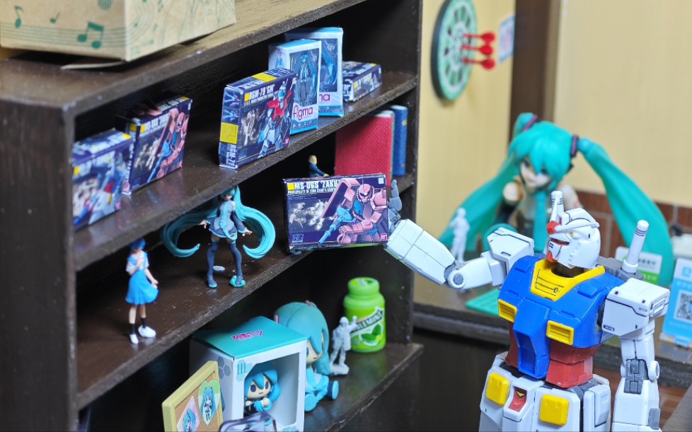 7年UP主,终于有了自己的模型店,自制初音こっち向いて Baby场景模型