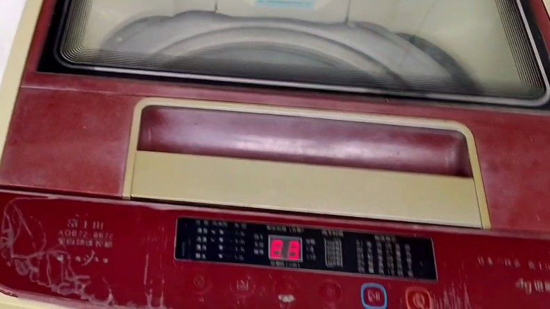 洗衣机显示E3代码不能正常工作,故障很简单,大家看了自己都会修
