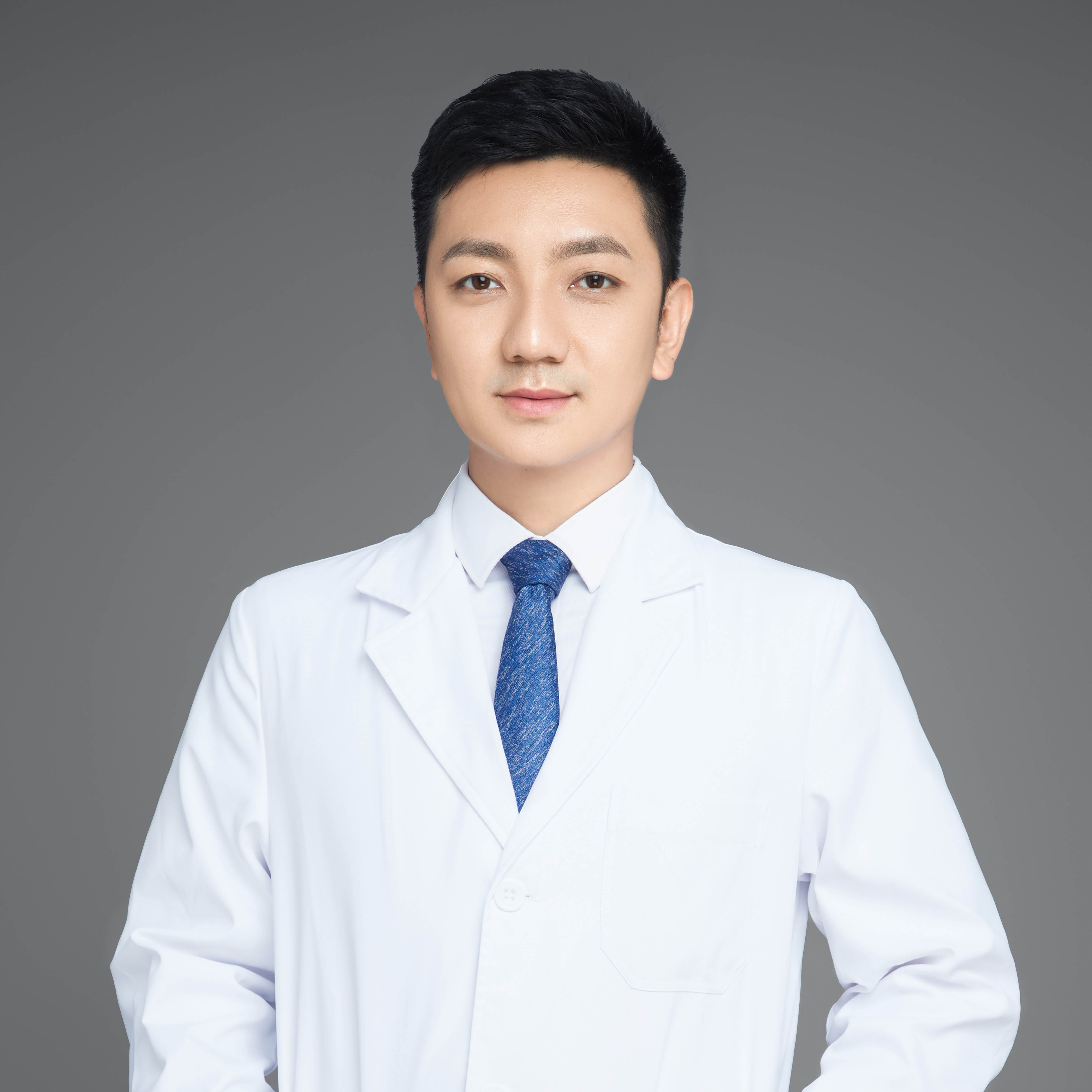 深圳种植牙李炎医生 