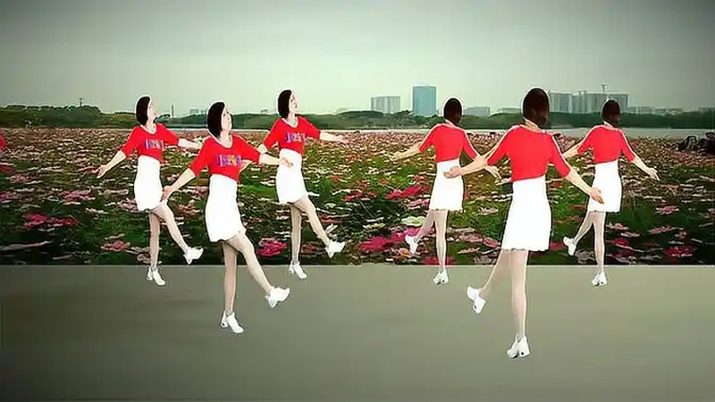 经典流行广场舞《格桑拉》正背面演绎歌声醉人好听舞蹈好看