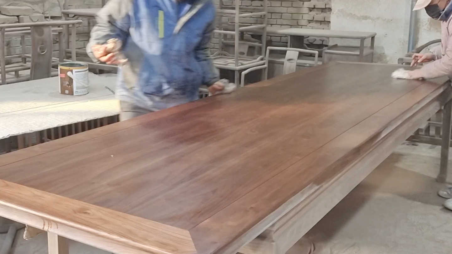 ...桌面总宽1.2米,采用传统榫卯工艺,攒框打槽装面芯,芯板精选最漂亮...