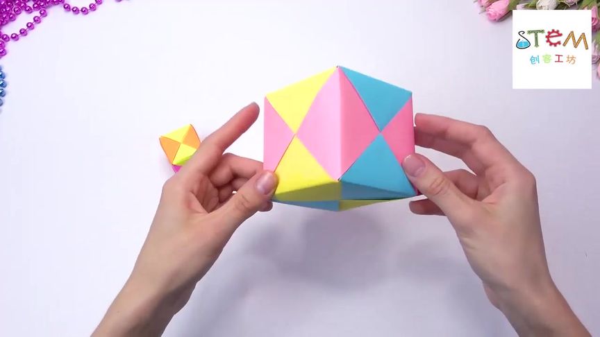 幼儿园创意手工课程儿童启蒙教育——动手制作多彩的四方体