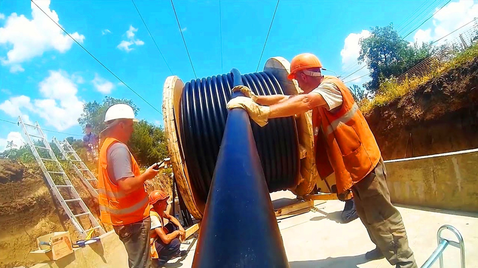 实拍150kV地下高压电缆线铺设过程,.