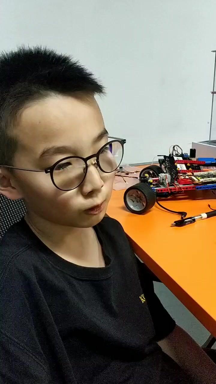 ...做的人行道红绿灯 可以用按钮控制 或者使用串口控制#编程 #arduino ...