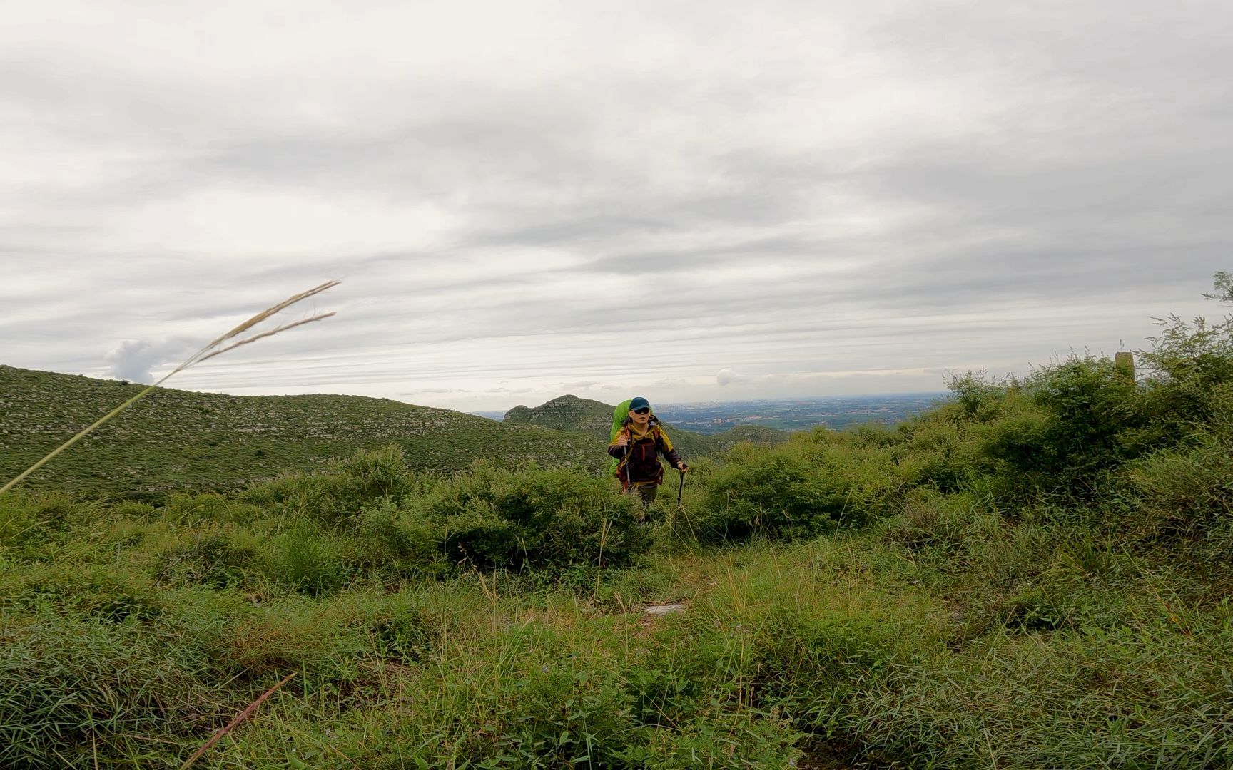 20220809保定市满城区抱阳山华严寺雨中攀登穿越8km,接连两日下雨...