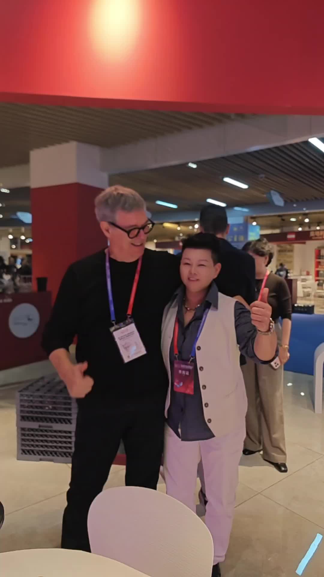 一姐炒完菜也去侨博会,也去凑一下热闹 2025一年一度第七届,侨愽会为...