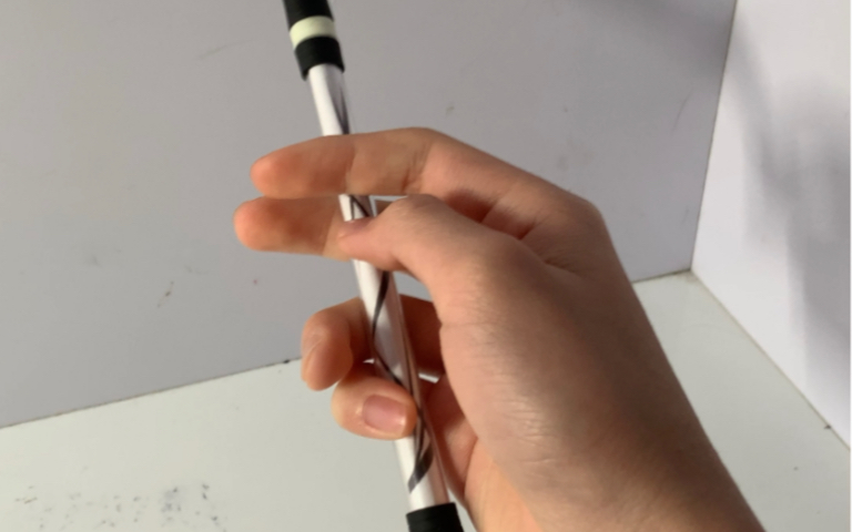 今天教大家一个超级简单的转笔教学,可以无限循环的哦
