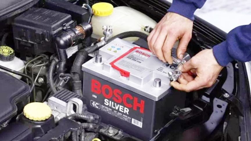 汽车电瓶多久换一次?老司机告诉你,出现这种情况再换就来不及了