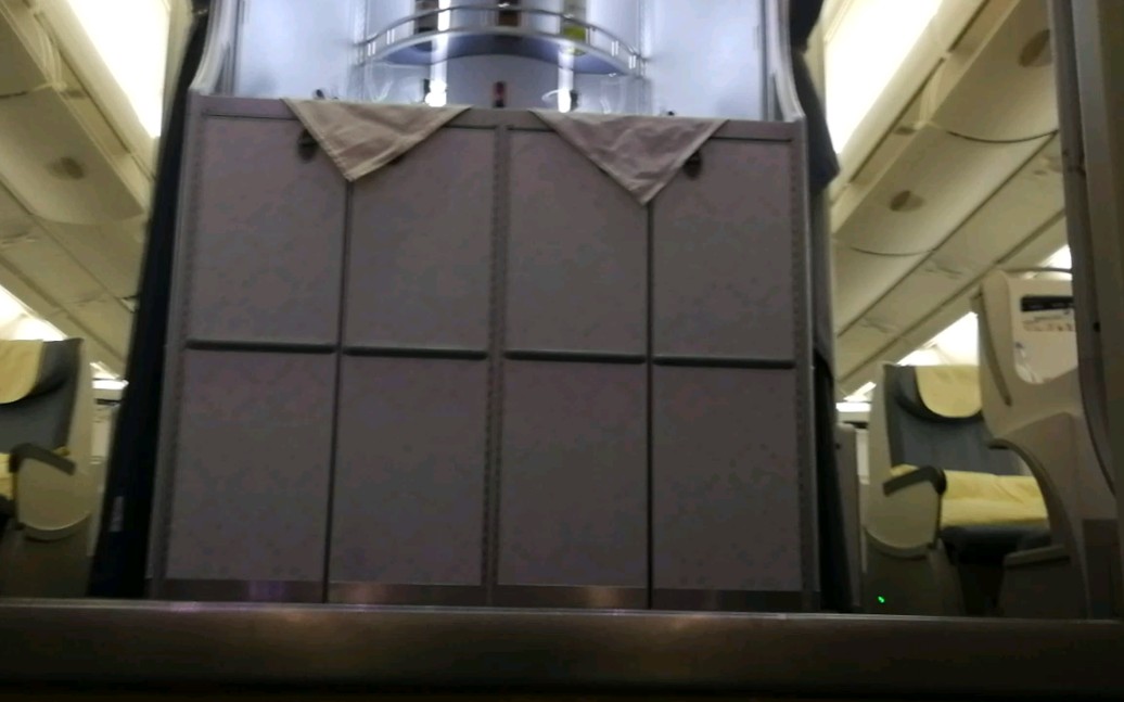 南航空客A380二层公务舱登机过程