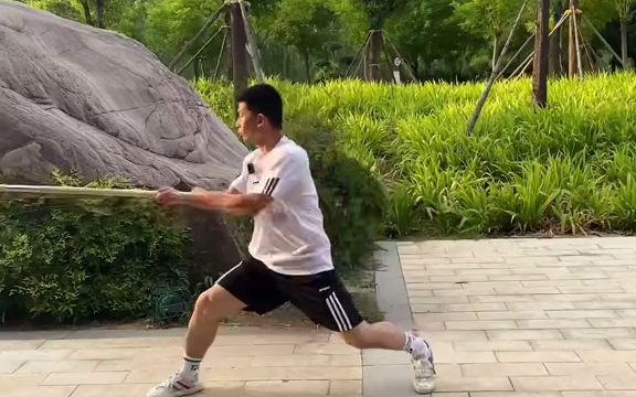 【棍术】适合新手入门的棍法教学,简单,很实用的几个棍术动作