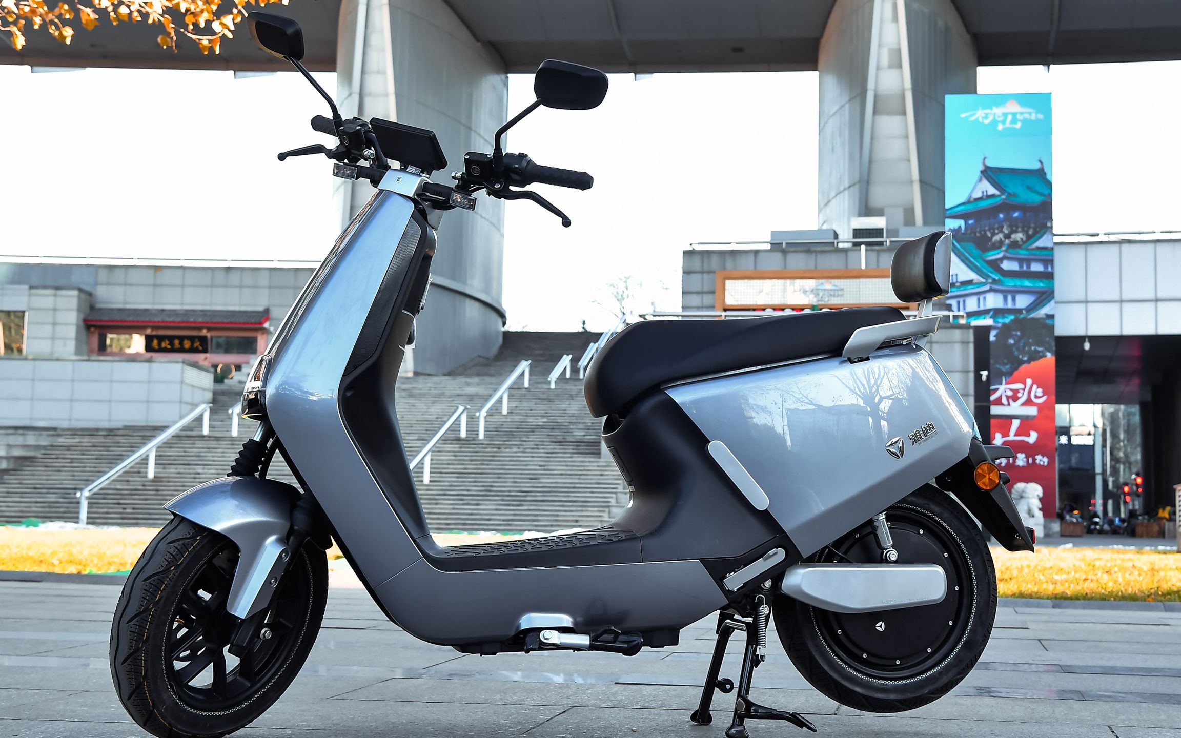 全B站最酷的电动车!石墨烯屌爆天的续航