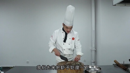 大厨教你做水煮大虾,无需炒底料,学会以后所有的海鲜都能水煮