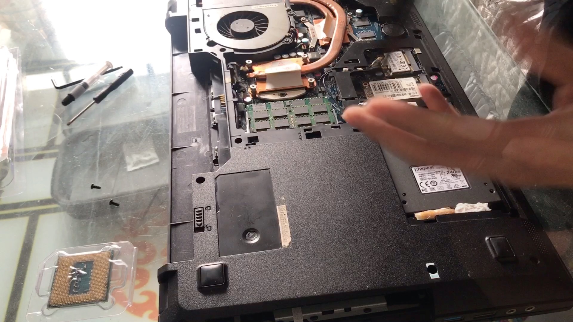 给笔记本换cpu;光驱改硬盘位教程
