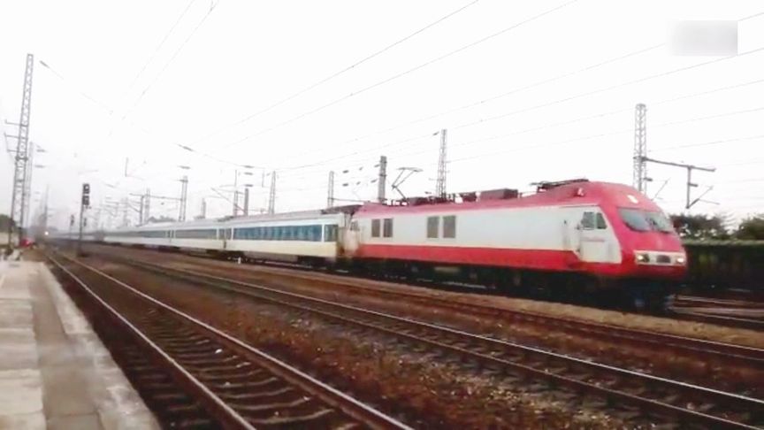 开往海南岛的火车 北京西至三亚Z201次直特列车通过大朗站