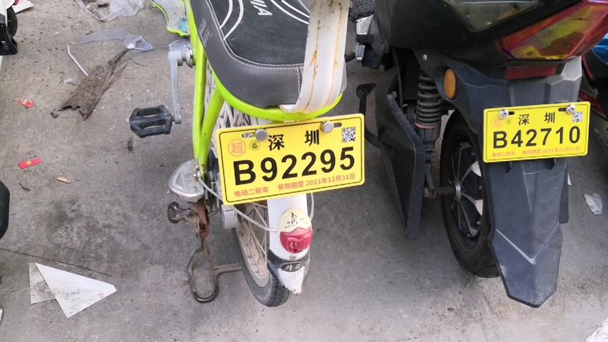今天终于把俩车牌上了,无牌电动车车上路违章将处罚2000扣车
