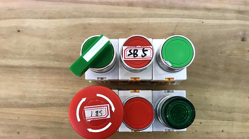 电工知识:如何用万用表分辨按钮开关的常开与常闭,实物测量讲解