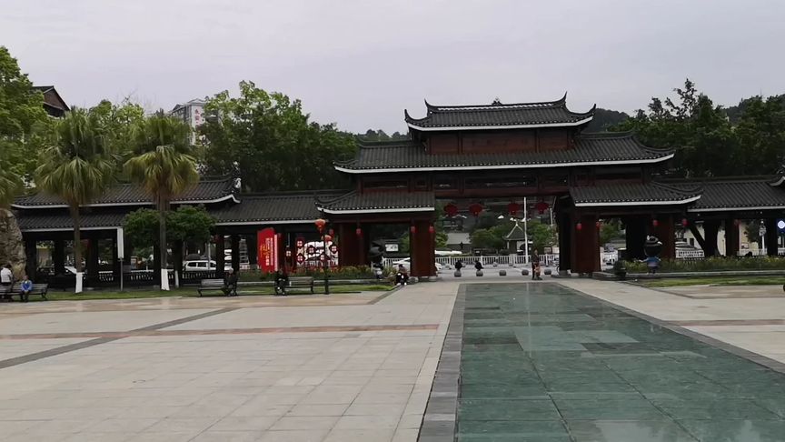 游侗族村寨,了解民族风情。