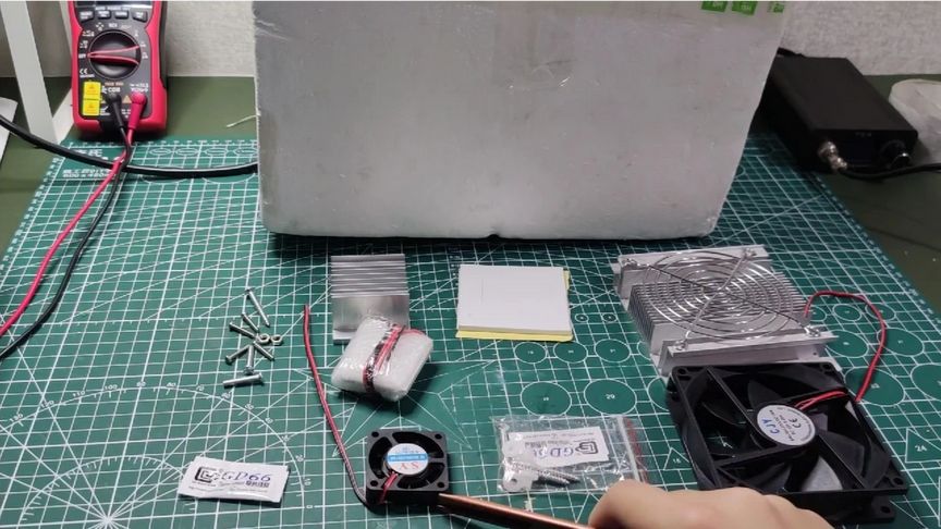 20块钱做一个多用途小冰箱,既可以放办公室,也可以当车载冰箱