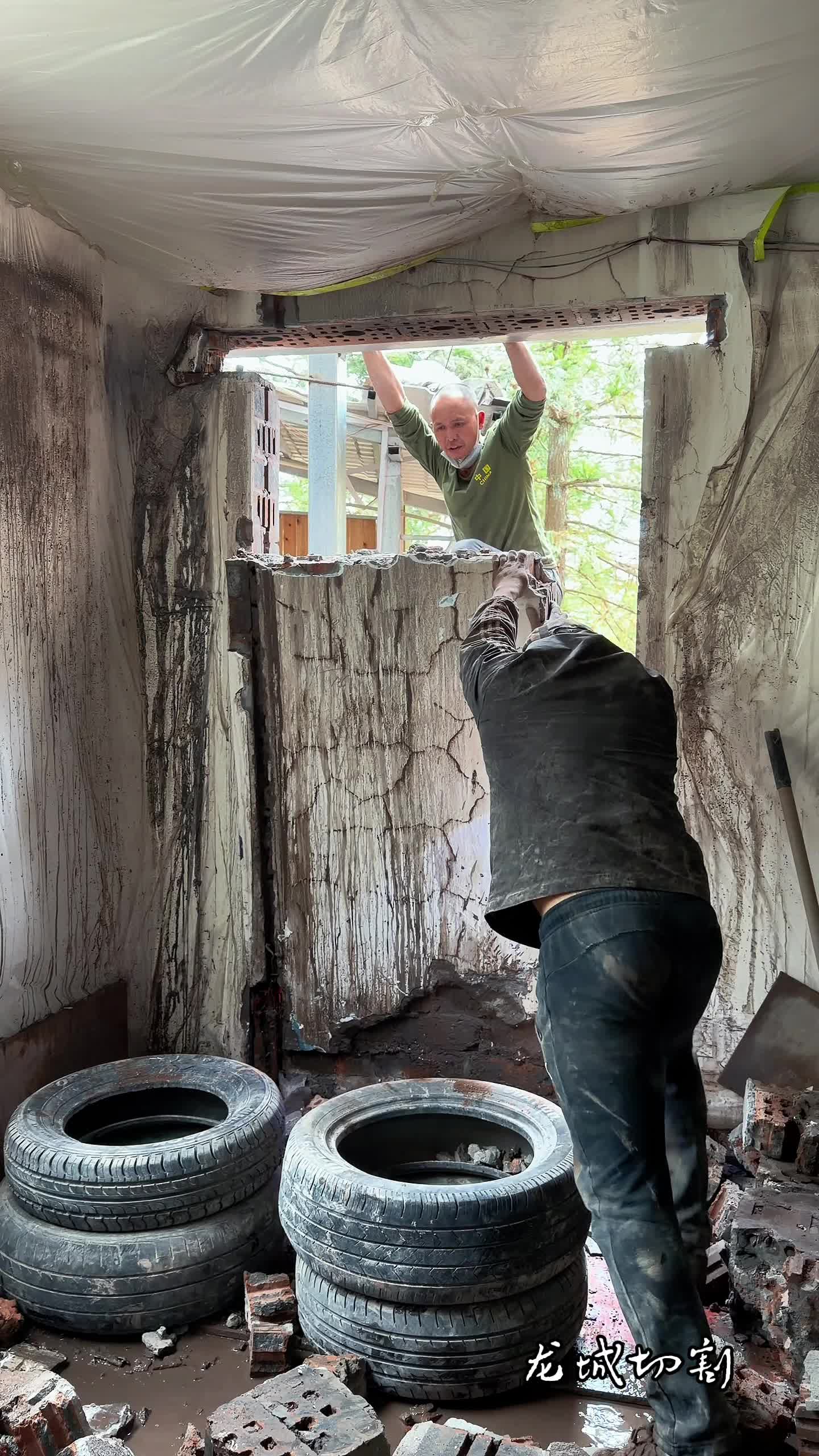 龙脊梯田开电梯门 装修施工#切割#拆墙#施工现场实拍 #专业拆除#开...