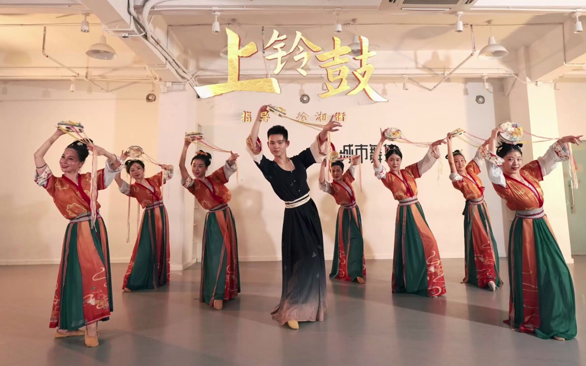 俏皮可爱的古典舞《上铃鼓》,谁能拒绝美翻天的古风舞蹈呢?
